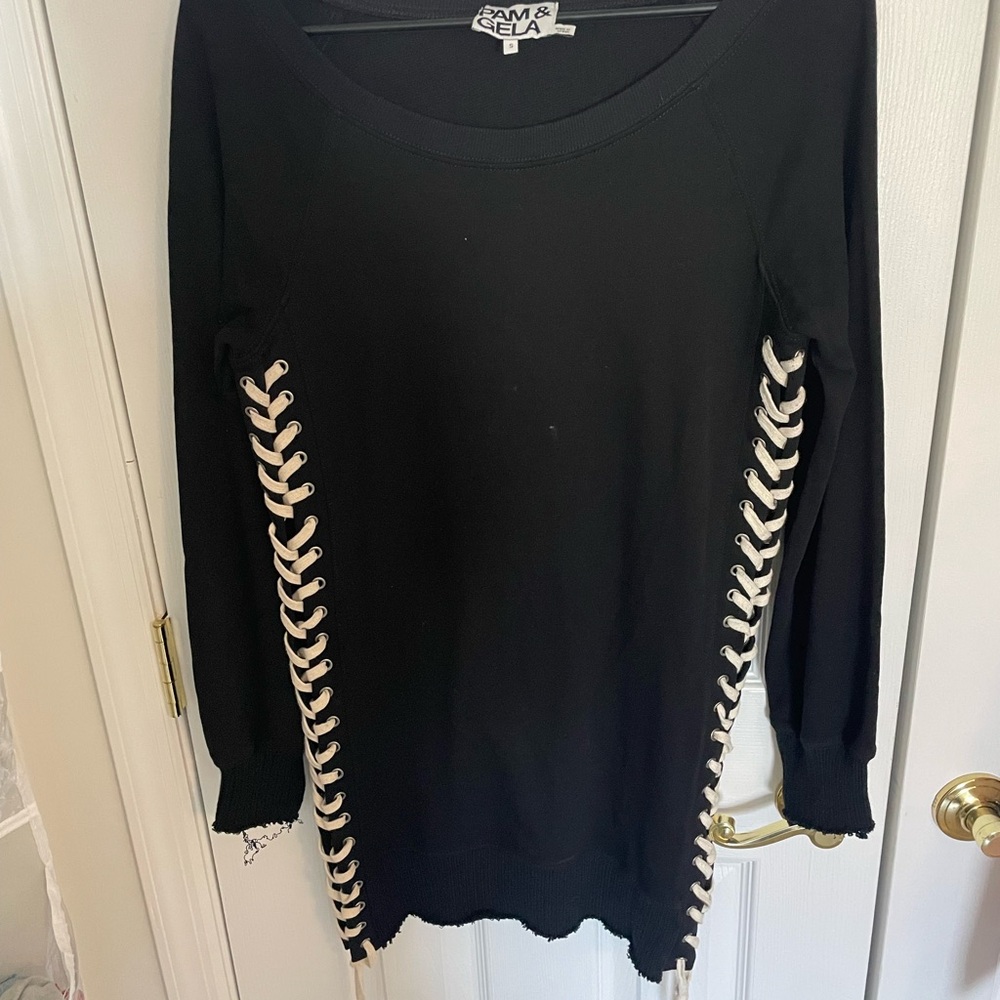 Pam & Gela Black And White Lace Detail Long Sweatshirt - Gem